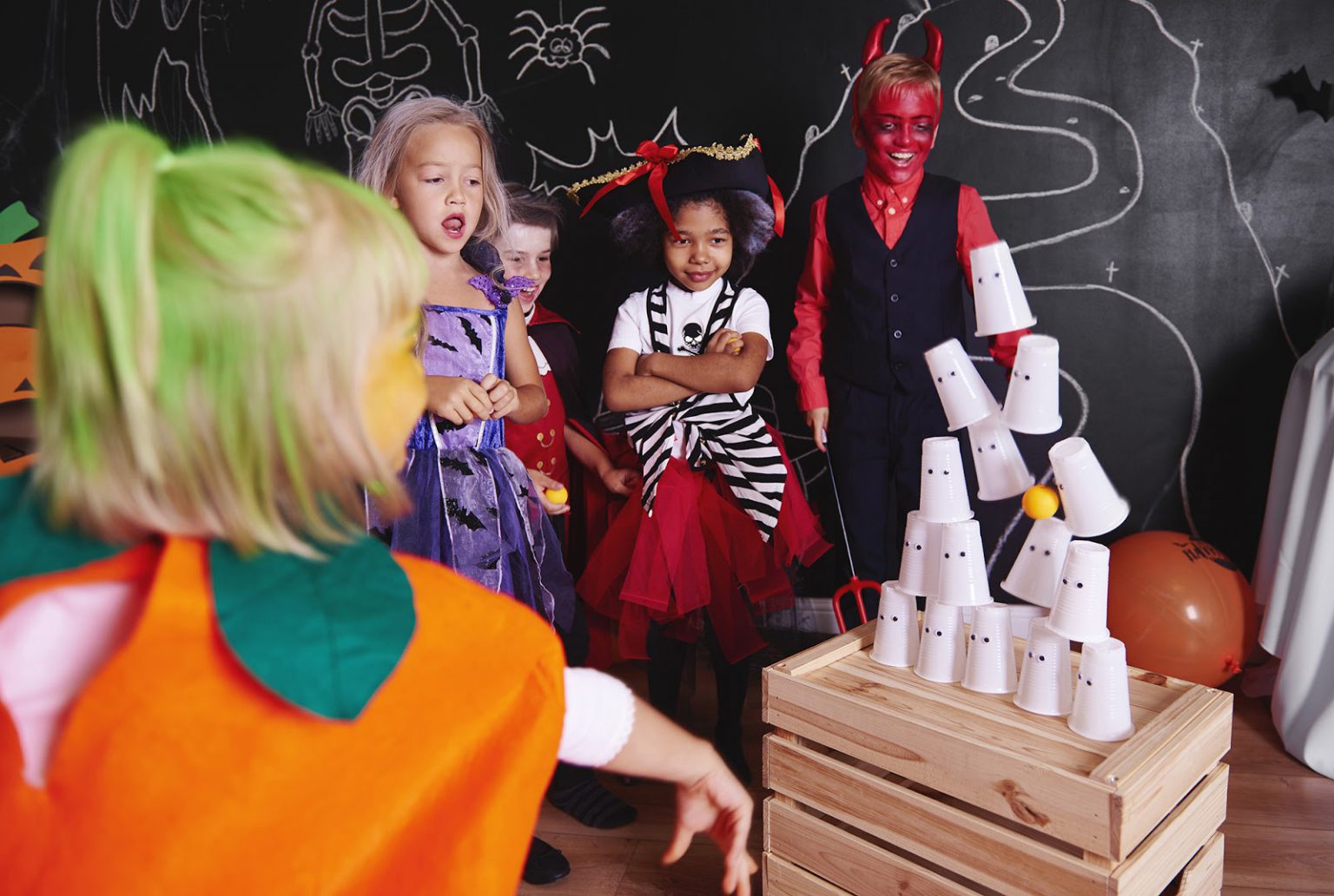15 Halloween Party Games to Trick or Treat Your Guests - STATIONERS