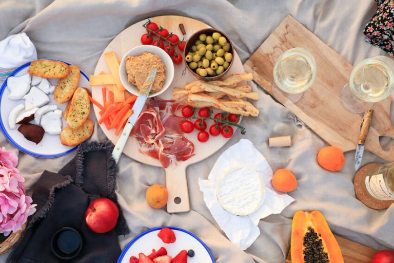 13 Aesthetic Picnic Ideas for a Picture-Perfect Gathering