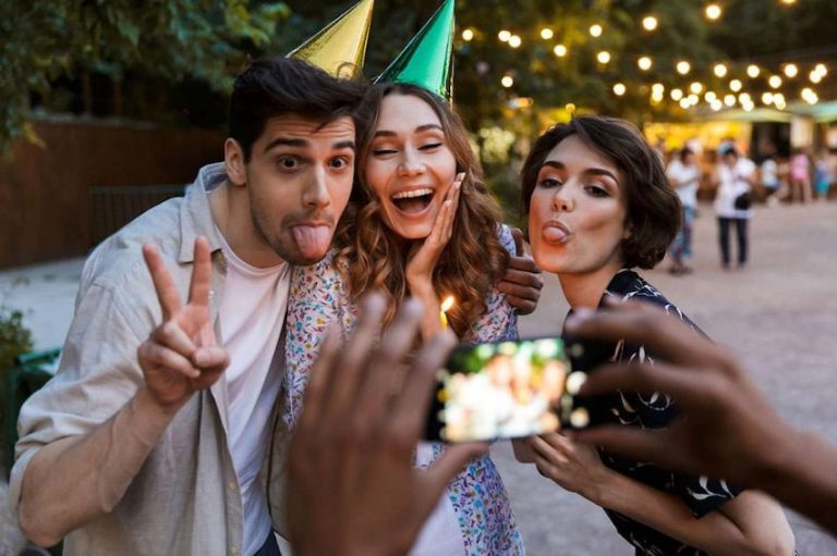 17 College Party Themes for the Perfect Event - STATIONERS